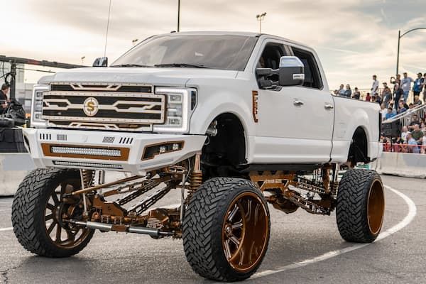 Top 5 Lift/Level Kits | RealTruck