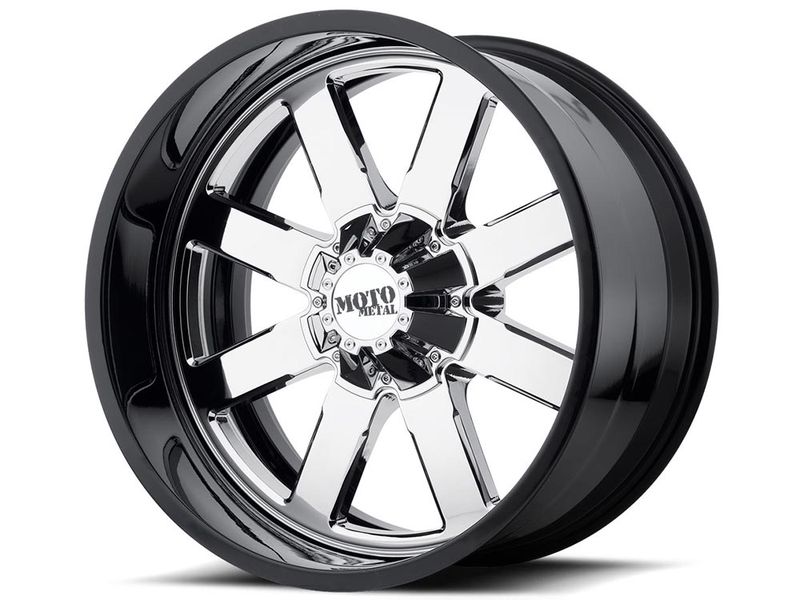 Moto Metal Two-Piece Chrome & Black MO200 Wheels | RealTruck