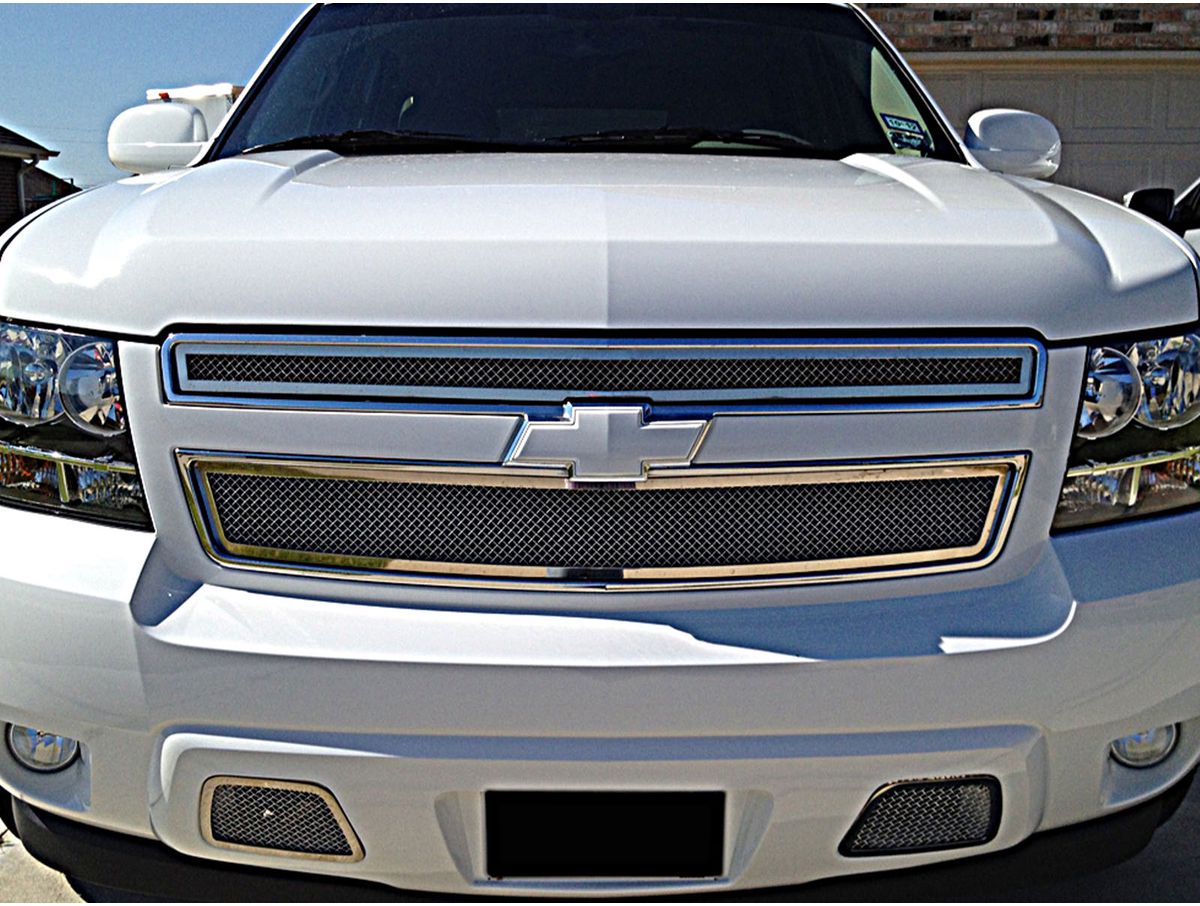 APS Mesh Main Upper & Tow Hook Grille Overlay GR03GGI19T | RealTruck