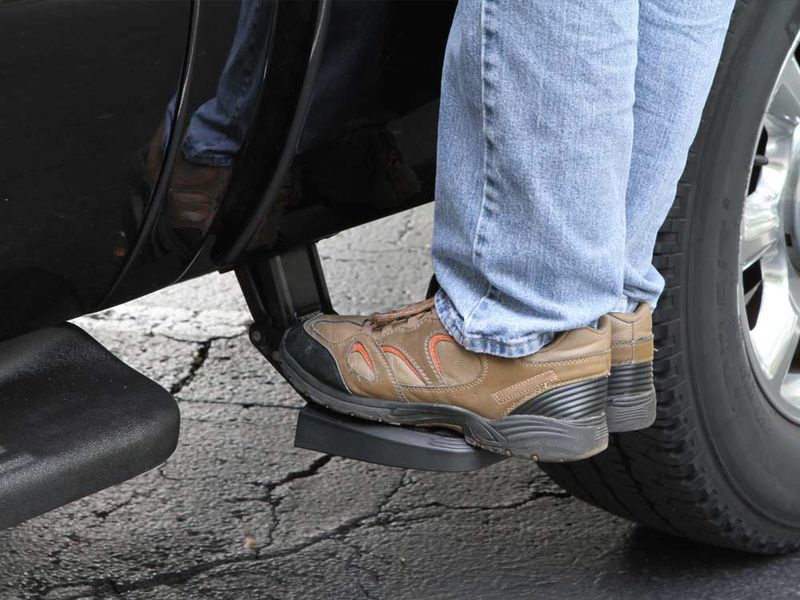 AMP-75413-01A AMP Research Bed Step 2 | RealTruck