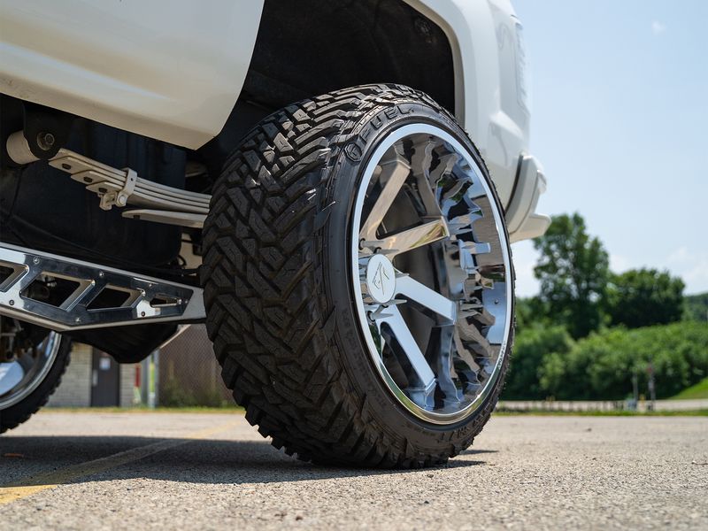 Arkon Off-Road Chrome Lincoln Wheel AKO-K10924401843R | RealTruck