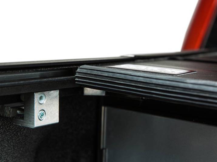 Gator Recoil Manual Retractable Tonneau Cover G30462 | RealTruck