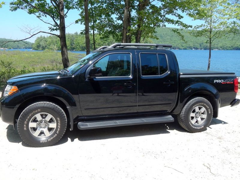 Ionic Factory Style Running Boards 380079&IAT-7020 | RealTruck