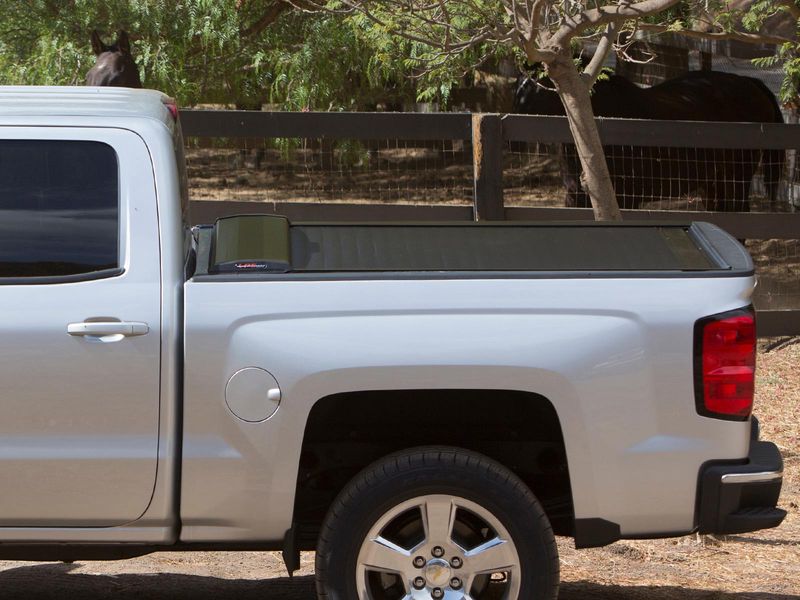Pace Edwards Switchblade Tonneau Cover | RealTruck