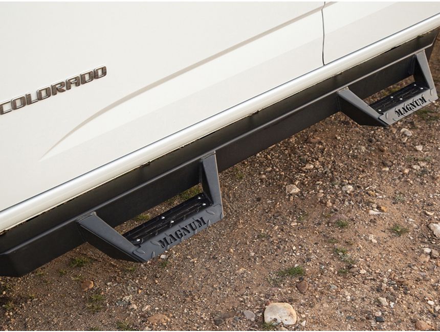 Magnum RT Steps RTS25CH | RealTruck