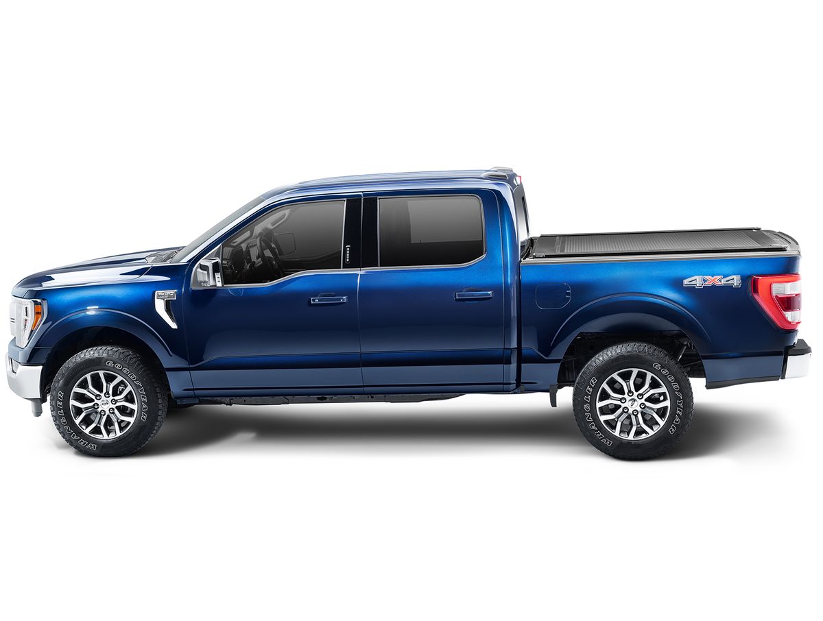 RetraxONE XR Manual Retractable Tonneau Cover w/ T-Slot Rails | RealTruck