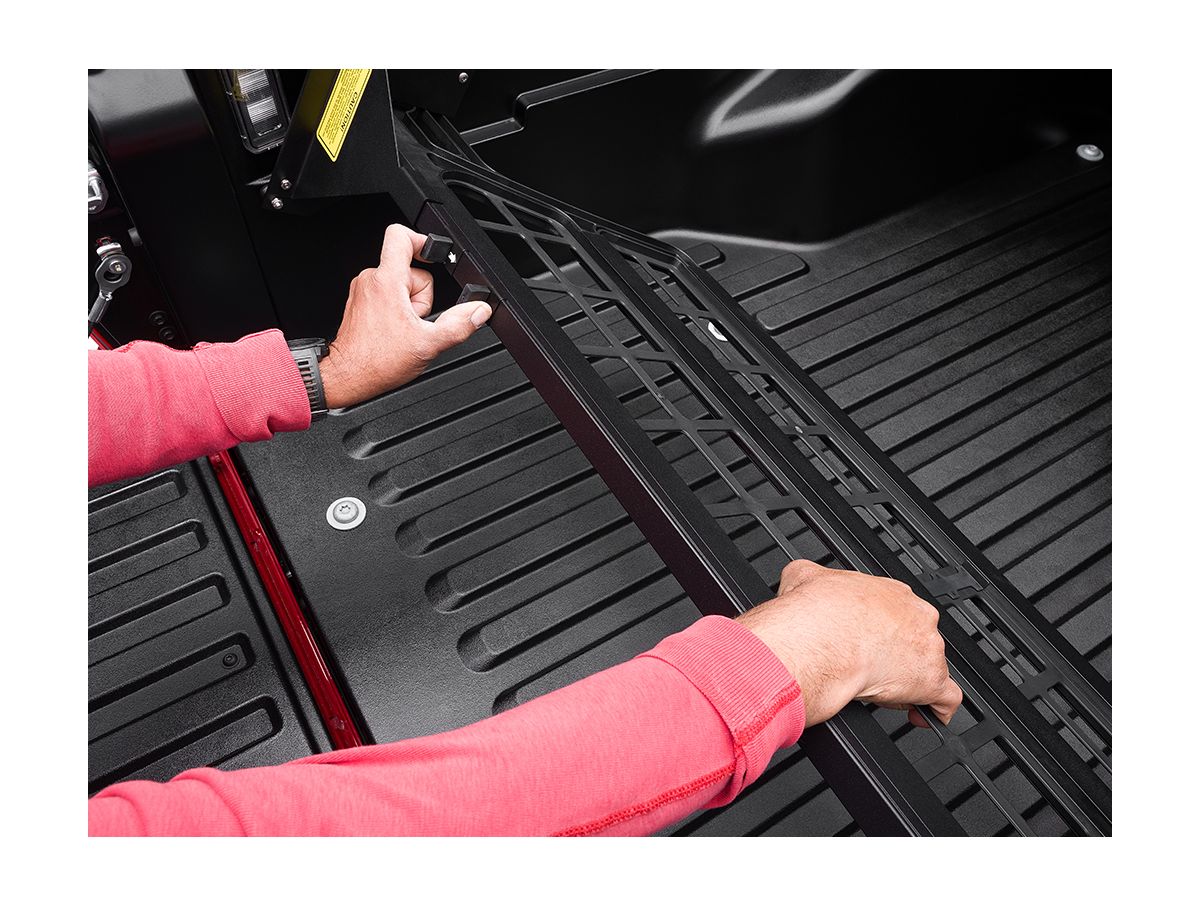 Roll-N-Lock Cargo Manager CM531 | RealTruck