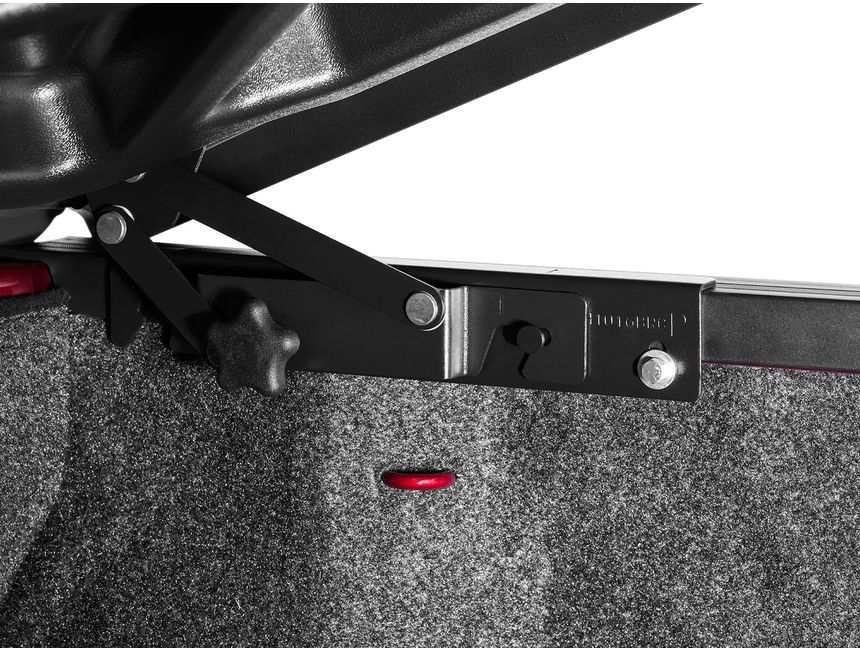 UnderCover LUX Tonneau Cover | RealTruck